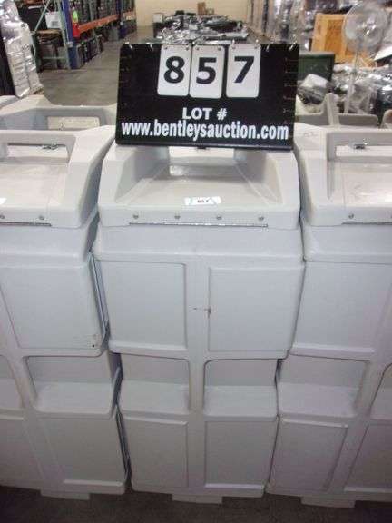 PRO DISPLAYS TRADESHOW DISPLAY CASE - FELT, LIGHTS - Bentley ...