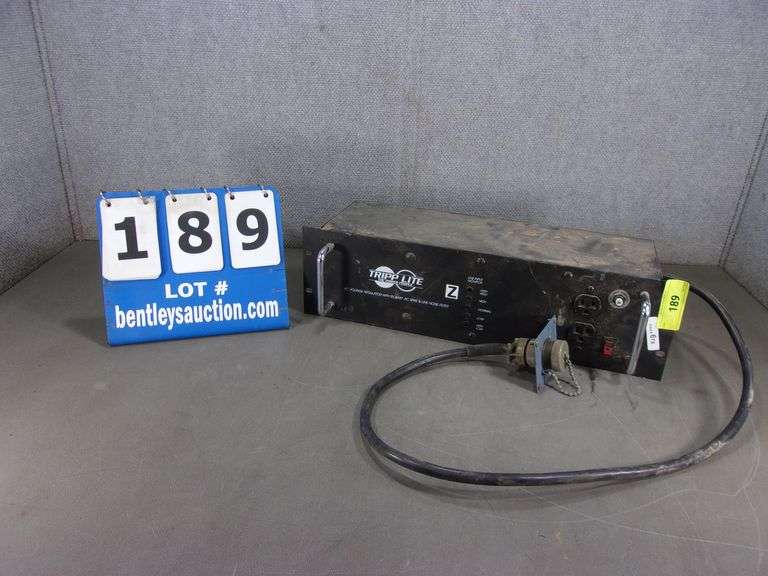 TRIPP LITE AC VOLTAGE REGULATOR W/ ISOBAR AC SPIKE & LINE NOISE FILTER ...