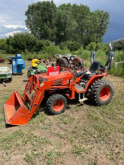 KUBOTA B7510 4X4 TRACTOR W/ LA302 BUCKET, 470 HOURS - Bentley ...