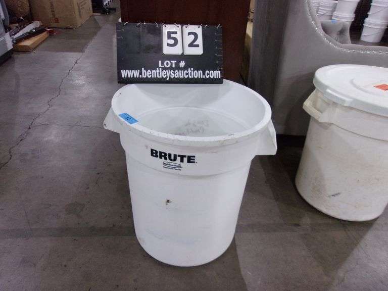 BRUTE 35 GAL. BUCKET W/ LID - Bentley & Associates, LLC