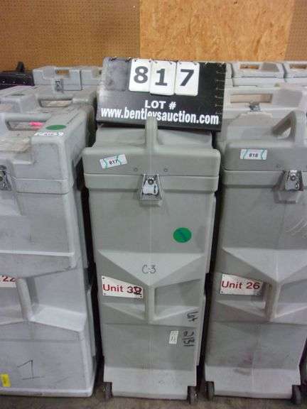 PROFESSIONAL DISPLAYS TRADESHOW DISPLAY CASE - FELT & LIGHTS - Bentley ...