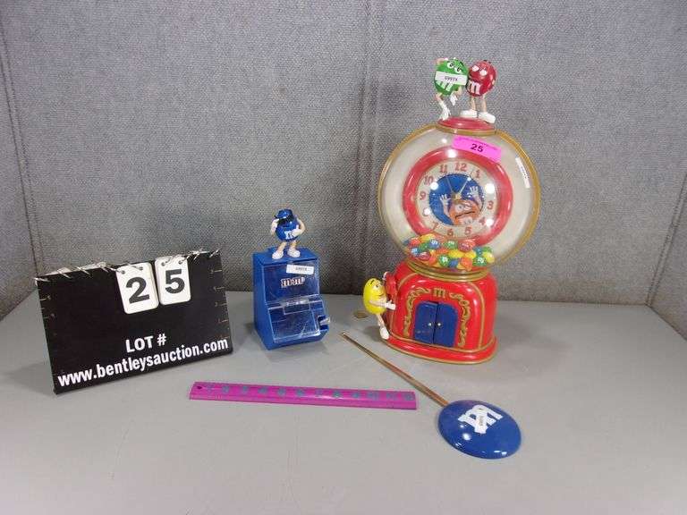 VINTAGE PLASTIC M&M CLOCK & TOY ICE MAKER M&M HOLDER - Bentley ...