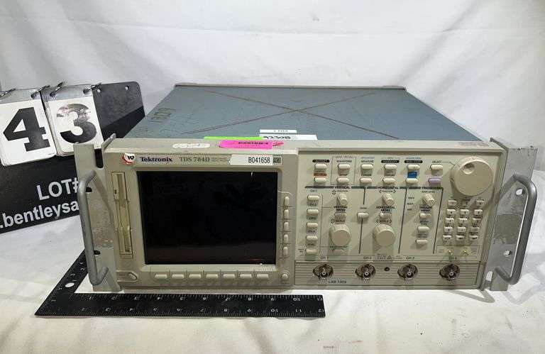 TEKTRONIX TDS784D FOUR CHANNEL DIGITAL PHOSPHOR OSCILLOSCOPE - Bentley ...