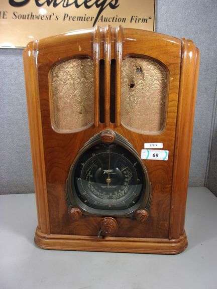 ZENITH SHUTTER DIAL RADIO - Bentley & Associates, LLC