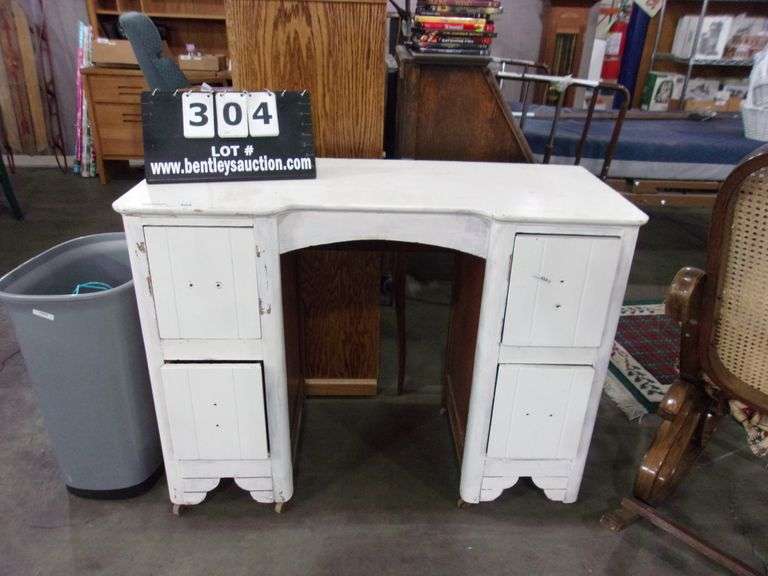 4-DRAWER CASTERED OAK DESK - WHITE PAINTED, 42" X 18" X 32" - Bentley ...
