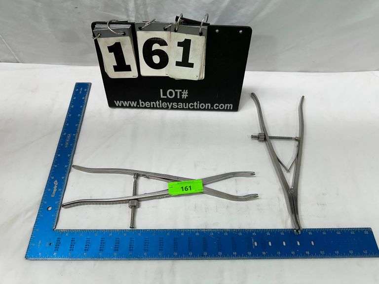 SYNTHES 388.410 SPREADER FORCEPS AND 03.620.017 LOCKING HOLDER (2X ...