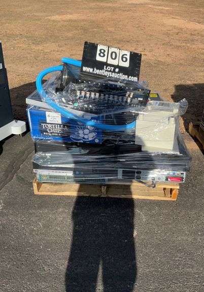 PALLET: ASSORTED COMPUTER TOWERS, HP LAPTOP, PACK SYSTEM CONNECTION ...
