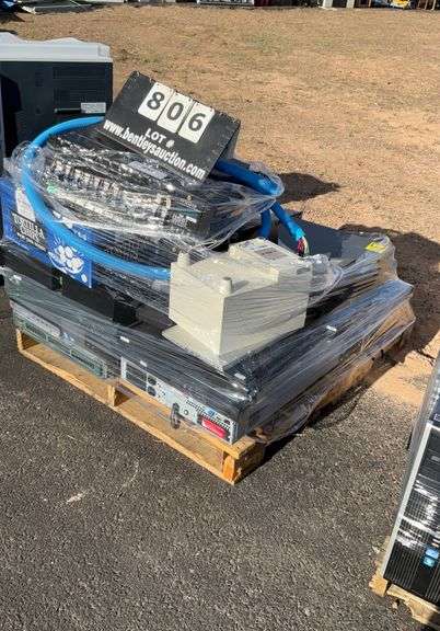 PALLET: ASSORTED COMPUTER TOWERS, HP LAPTOP, PACK SYSTEM CONNECTION ...