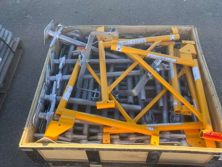 PALLET: 20" SIDE BRACKETS LEVELING FEET FOR SCAFFOLDING - Bentley ...
