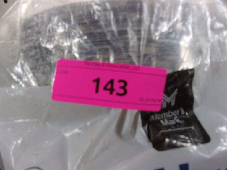 MEMBERS MARK ULTRA PAPER PLATES, 300 PLATES - Bentley & Associates, LLC