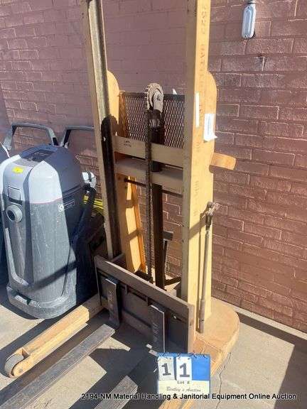 BIG JOE HYDRAULIC LIFT - Bentley & Associates, LLC