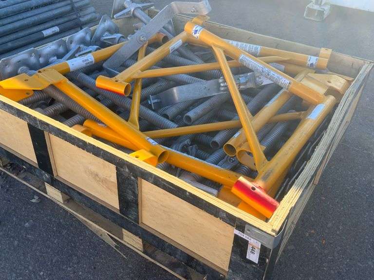 PALLET: 20" SIDE BRACKETS LEVELING FEET FOR SCAFFOLDING - Bentley ...