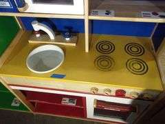 LAKESHORE BROWN WOODEN MULTICOLOR CHILDREN'S PLAY KITCHEN - Bentley ...
