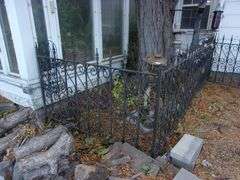 WROUGHT IRON FENCING - L-SHAPED W/ GATE, 17' LONG, 3.5' TALL - Bentley ...