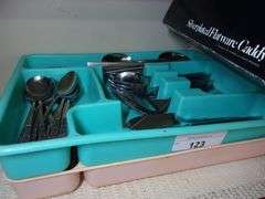 LOT: (3) SILVER PLATED FLATWARE CADDY, (2) PLASTIC SILVERWARE CADDIES ...
