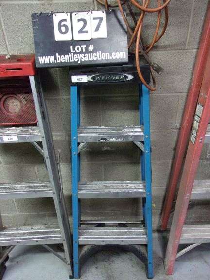 4' FIBERGLASS STEP LADDER- BLUE - Bentley & Associates, LLC
