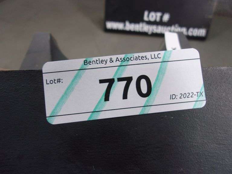 LOT: (3) POLY GAS/WATER PIPE LINE RISER FEET - Bentley & Associates, LLC