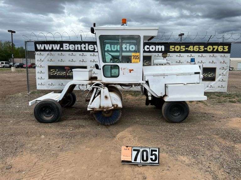 HYDROSTATIC STREET SWEEPER, MODEL # RR-38 ROSCO, RUNNER, VIN # 31168, 1 ...