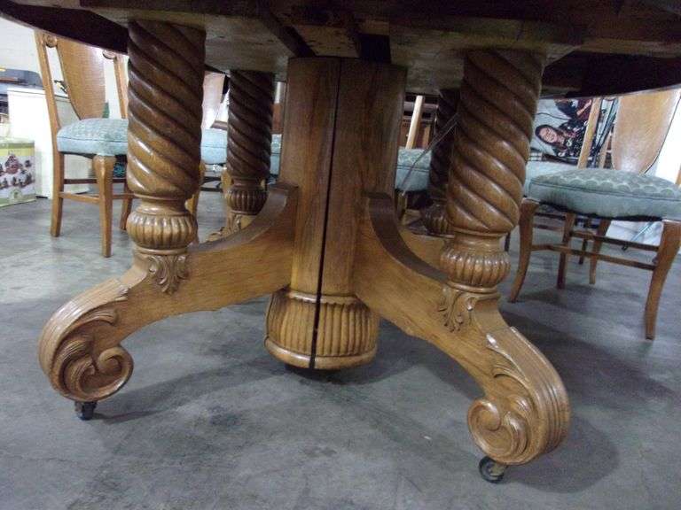 GOLDEN TIGER OAK CLAW FOOTED ROUND DINING TABLE - MISSING LEAF ...
