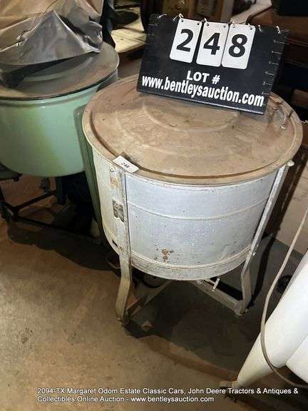 ANTIQUE HORTON #36 METAL WASHING MACHINE - Bentley & Associates, LLC