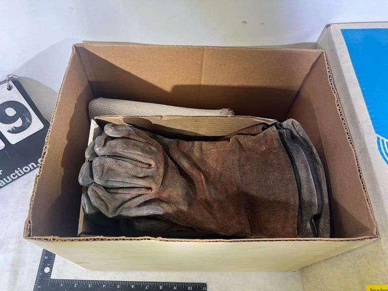 BOX: LEATHER GLOVES - Bentley & Associates, LLC