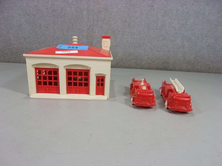 PLASTIC FIRE STATION W/ 2 ENGINES - Bentley & Associates, LLC