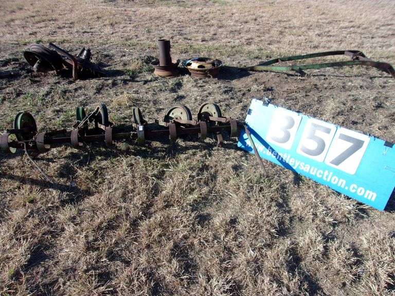 JOHN DEERE CULTIVATOR 8-ROLLER CLUMP BUSTER ROLLERS - Bentley ...