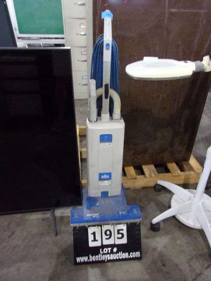 WINDSOR SENSOR XP18 BLUE & GREY VACUUM - Bentley & Associates, LLC