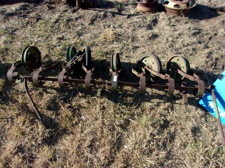 JOHN DEERE CULTIVATOR 8-ROLLER CLUMP BUSTER ROLLERS - Bentley ...