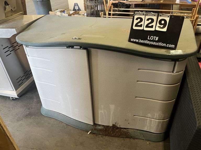 RUBBERMAID STORAGE CONTAINER - Bentley & Associates, LLC