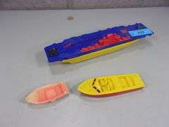 LOT: PLASTIC SHIP CARRIER AND 2 BOATS - Bentley & Associates, LLC