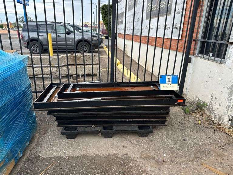 PALLET: FOLDING TABLES (6X MONEY) - Bentley & Associates, LLC