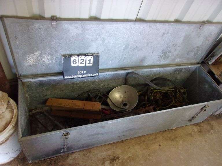 LOT: METAL TOOL BOX W/ TOOLS - Bentley & Associates, LLC