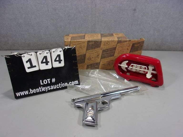 DAISY TARGET PISTOL - MINT IN BOX W/ MOVABLE TARGET - VERY RARE ...