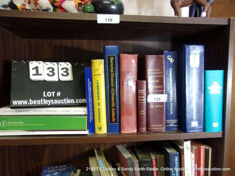 CONTENTS OF SHELF: ASSORTED BOOKS - MEDICAL DICTIONARY & VERTERINARY ...