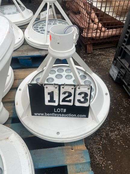 LIGHT POLE LIGHT FIXTURE - MISSING POLE - Bentley & Associates, LLC
