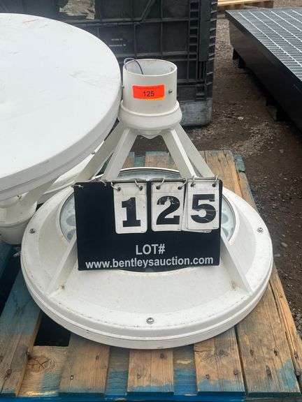 LIGHT POLE LIGHT FIXTURE - MISSING POLE - Bentley & Associates, LLC