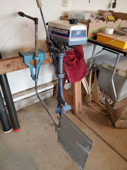 Evinrude 2 hp. gas trolling motor, model 2502D. Includes manual ...