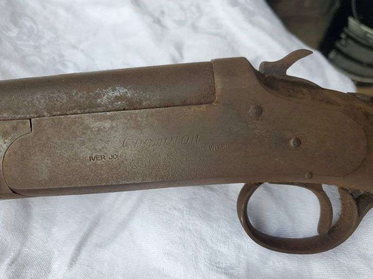 Iver Johnson Champion 12 gauge shotgun, single shot with crack down ...