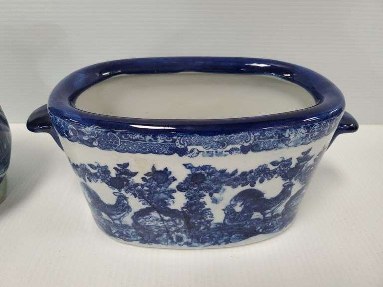 Victoria Ware Ironstone flow blue pitcher and foot bath - Bid-Assets ...