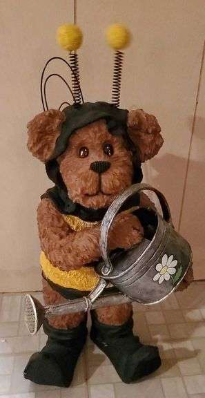 Boyd bear buzzy bee ceramic garden decor measures 20-in. Basement - Bid ...