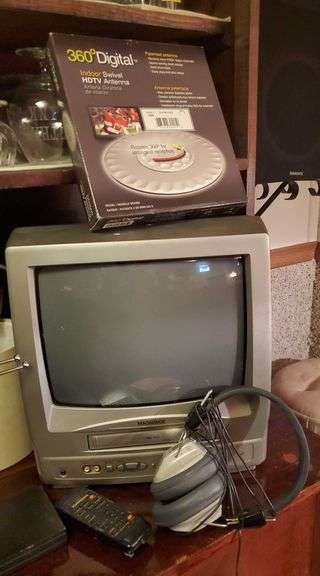 *Magnavox TV VHS player model CC 13B1MG01, 360 digital indoor antenna ...