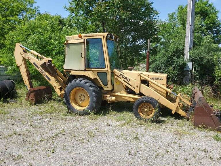 Ford 655A tractor/loader/backhoe, Sr.# C772436, enclosed ROPS cab ...