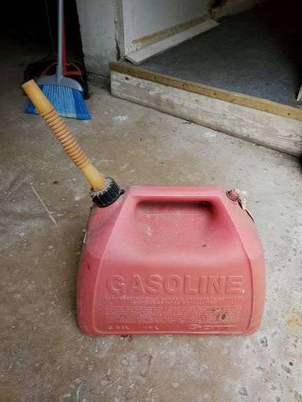 Gott 5 gallon gas can - Bid-Assets Online Auctions