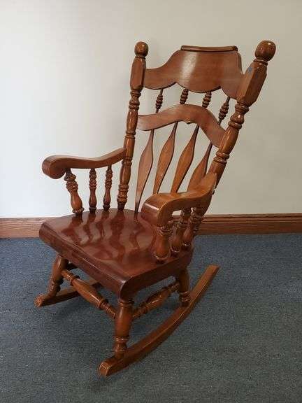 Virginia House Grandfather's rocking chair. - Bid-Assets Online Auctions