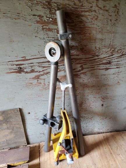 Manhole cover Transit/laser Base/Guide - Bid-Assets Online Auctions