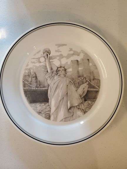 Corning Statue of Liberty with Twin Towers...Knowles... Homco ...