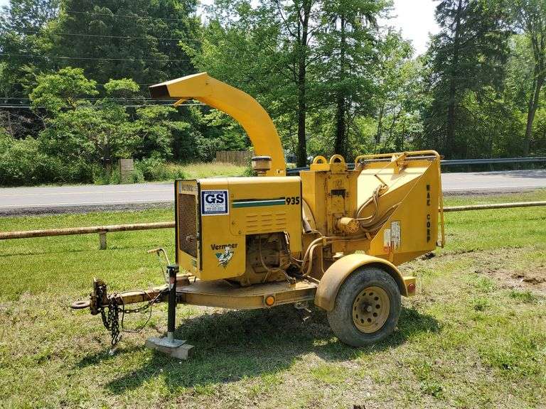 Vermeer 935 Commercial Chipper. Perkins Diesel powered w/ 9" throat ...