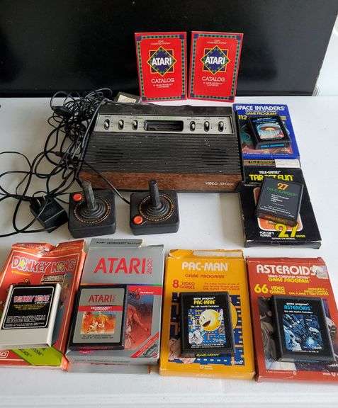 Vintage Atari game system model 637-99743... Joysticks and Atari games ...