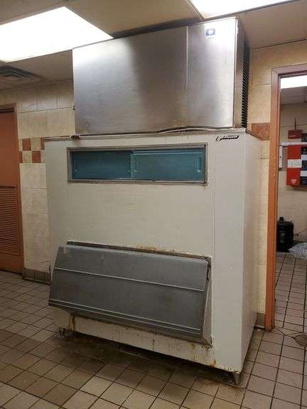 Manitowoc ice maker model SY1405W (208-230v, 1ph) with Follett ice ...